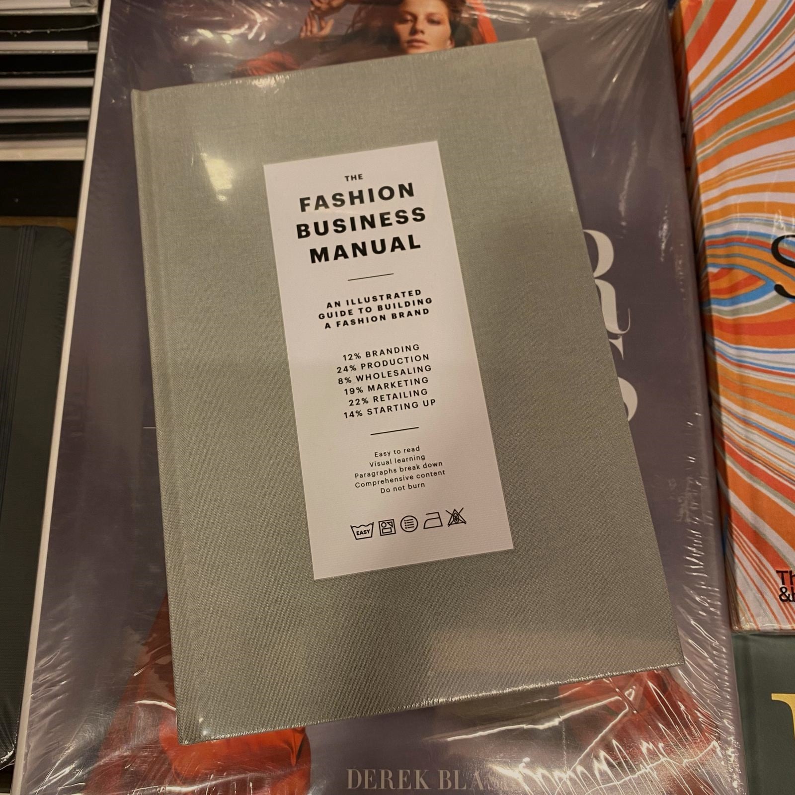 Fashion Business Manual - DT1.HK